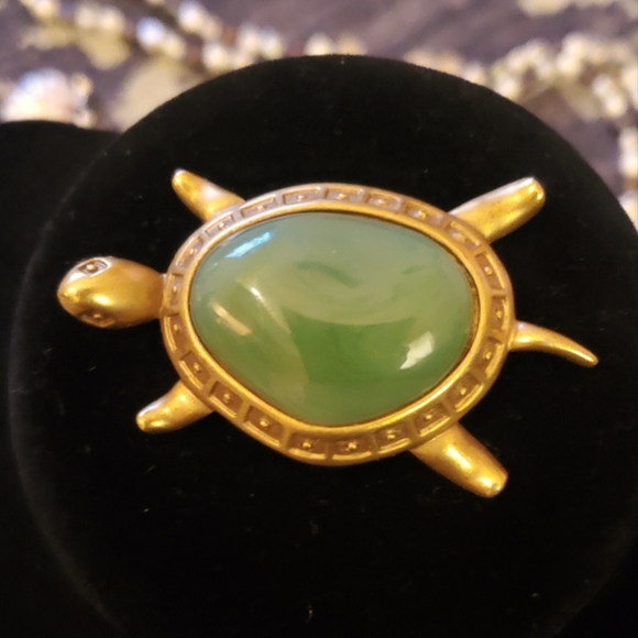 Avon | Jewelry | Vintage Avon Jade Turtle Brooch Pin | Poshmark